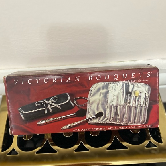 Vintage | Makeup | Vintage Victorian Makeup Brush Set Wdecorative ...